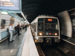 【パリ観光】サント・シャペル満喫マニュアル！見どころや行き方も解説 | ぶらぶらパリBlog